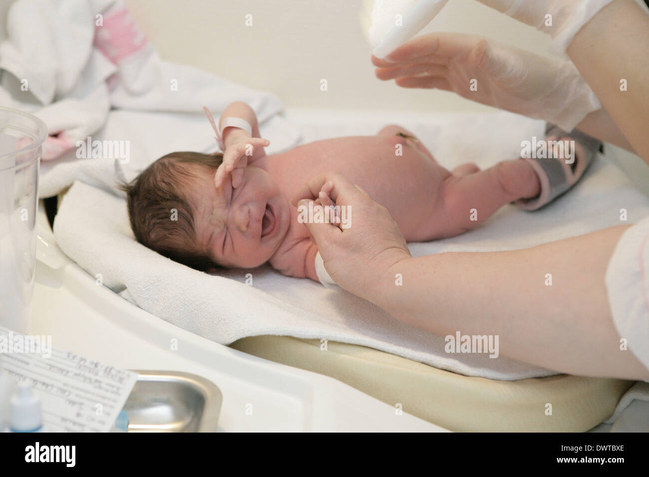 Medical examination newborn baby Stock Photo - Alamy