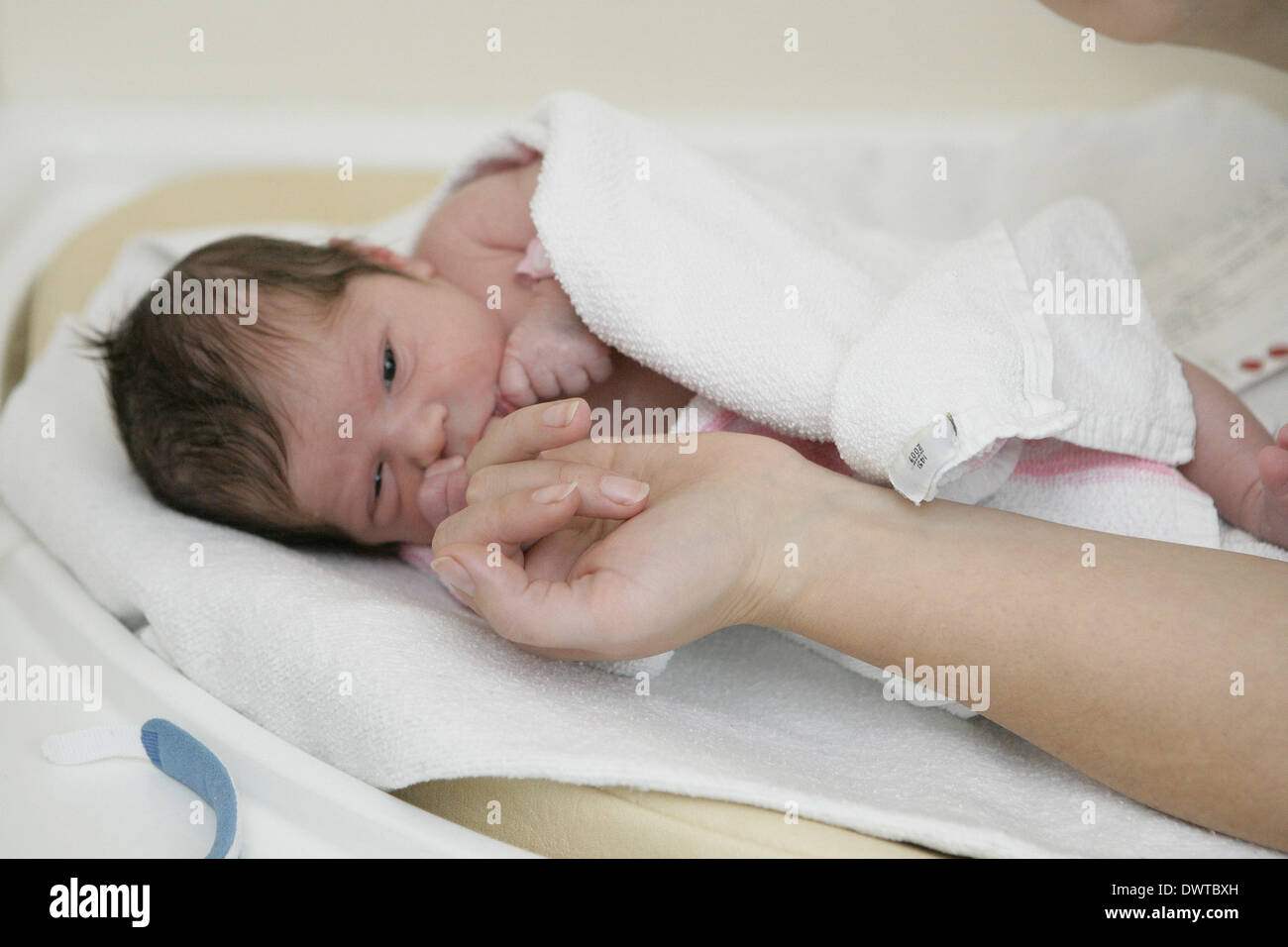 Medical examination newborn baby Stock Photo - Alamy