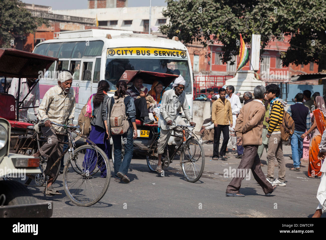 Crowded bus india hi-res stock photography and images - Alamy