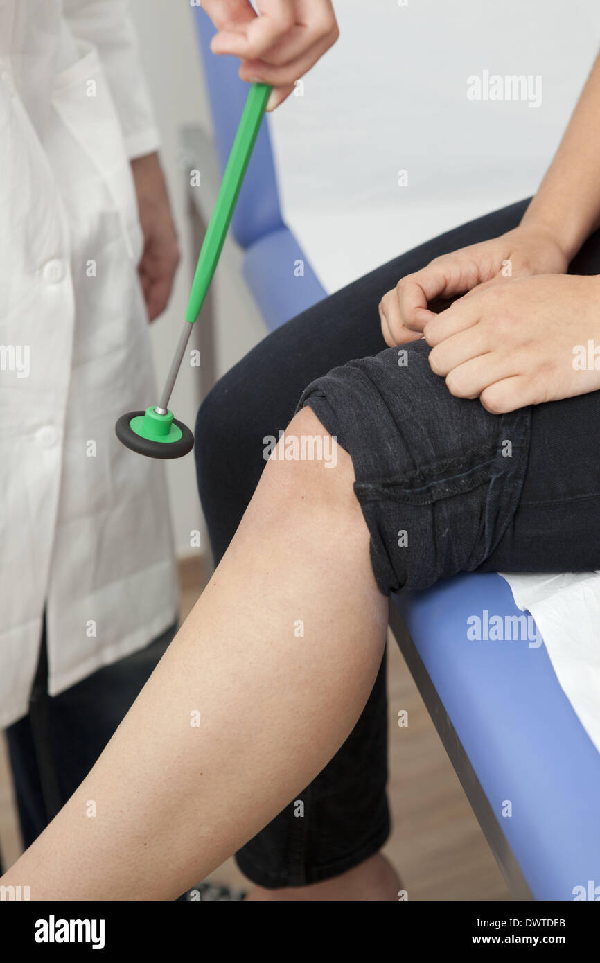 Patellar reflex hi-res stock photography and images - Alamy