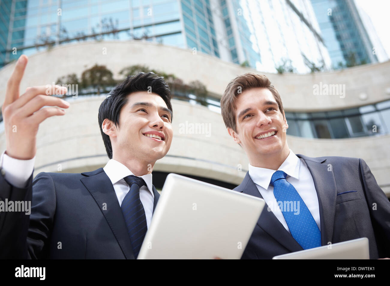 two business men talking outside Stock Photo - Alamy