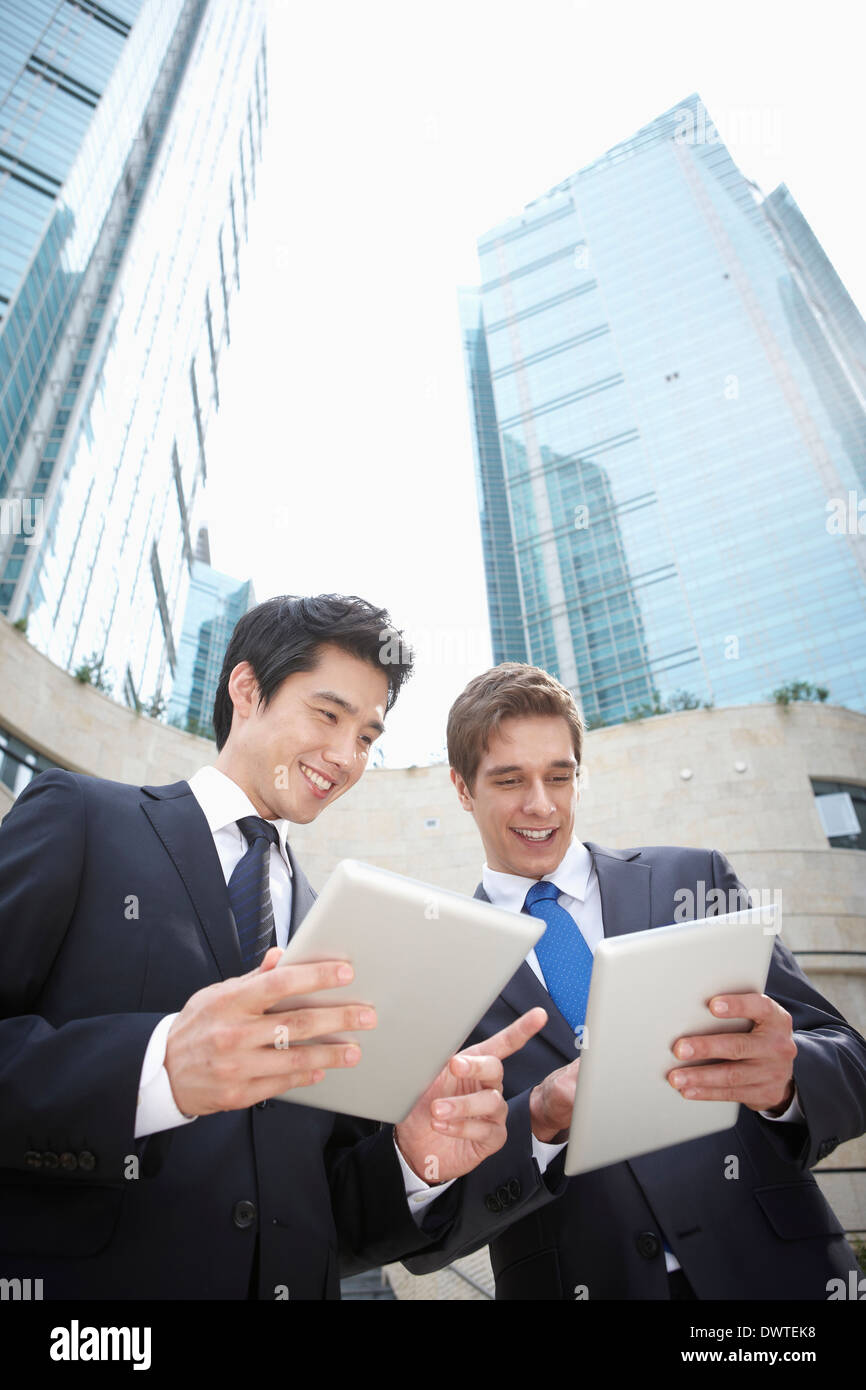 two business men talking outside Stock Photo - Alamy