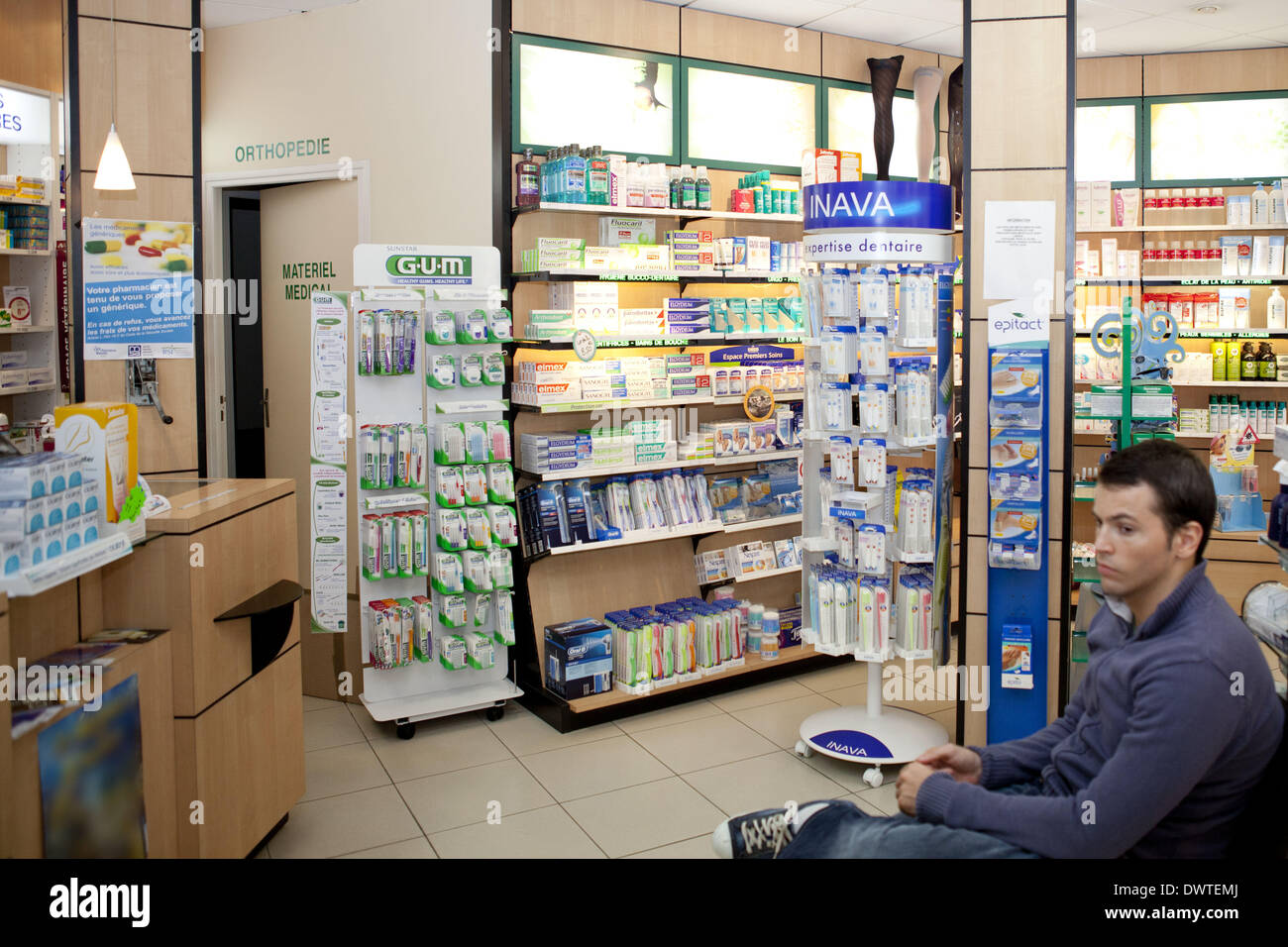 Pharmacy interior people waiting hi-res stock photography and images ...