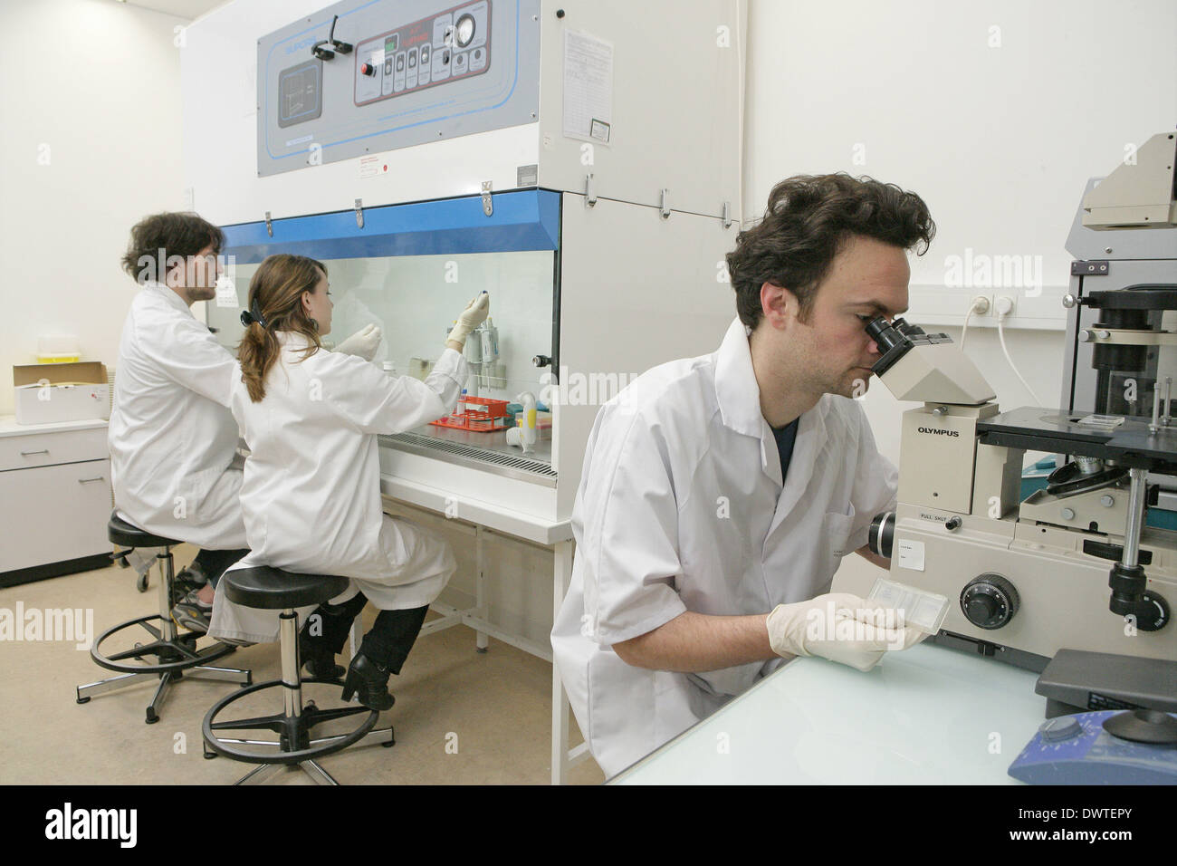 College faculty group photo hi-res stock photography and images - Alamy