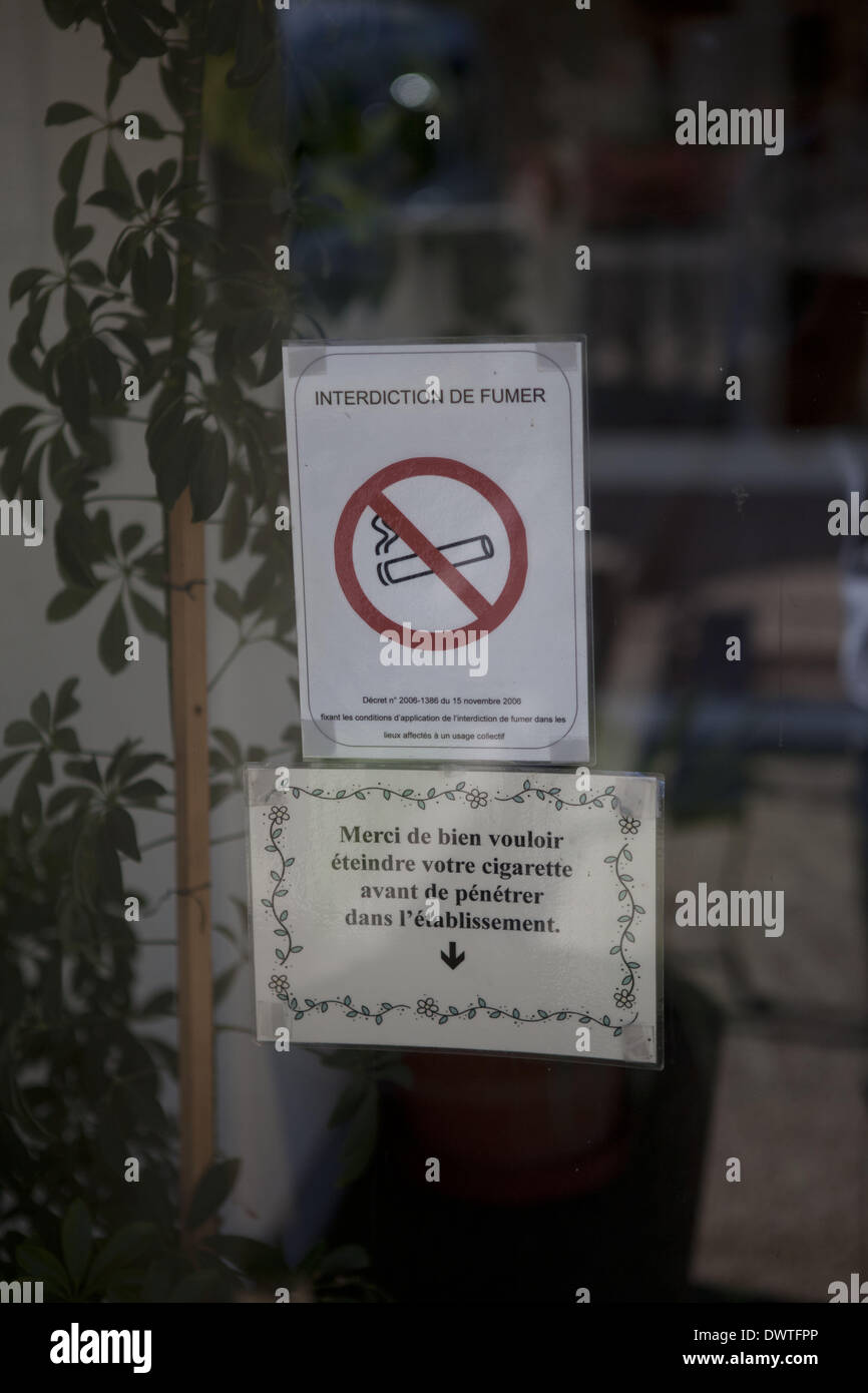 Smoking ban poster hi-res stock photography and images - Alamy