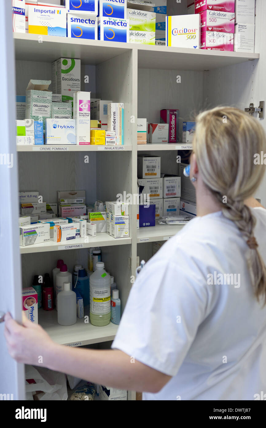 Drug cabinet hi-res stock photography and images - Alamy