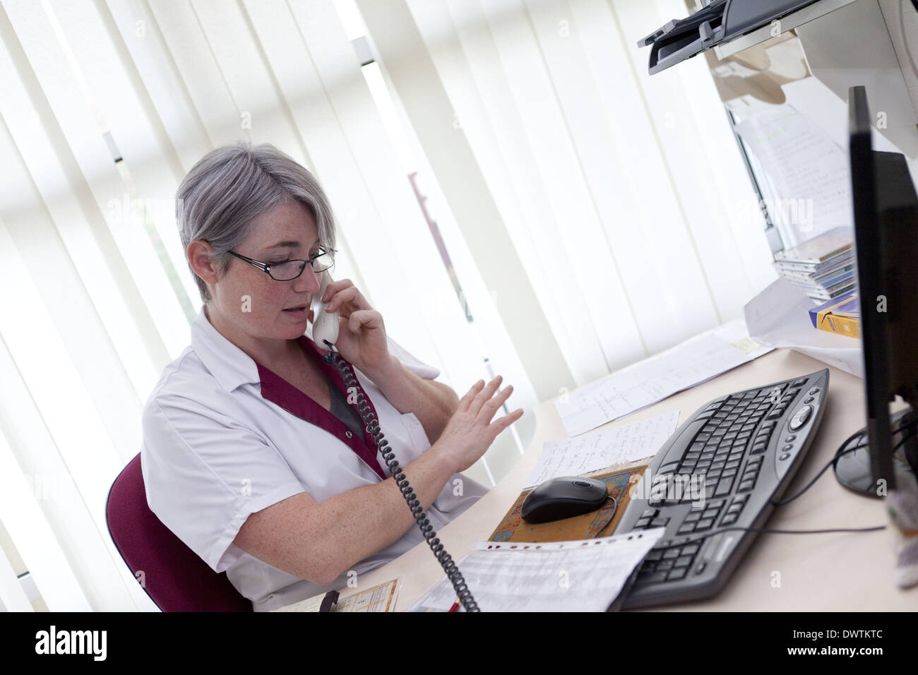 Nursing home computer staff hi-res stock photography and images - Alamy