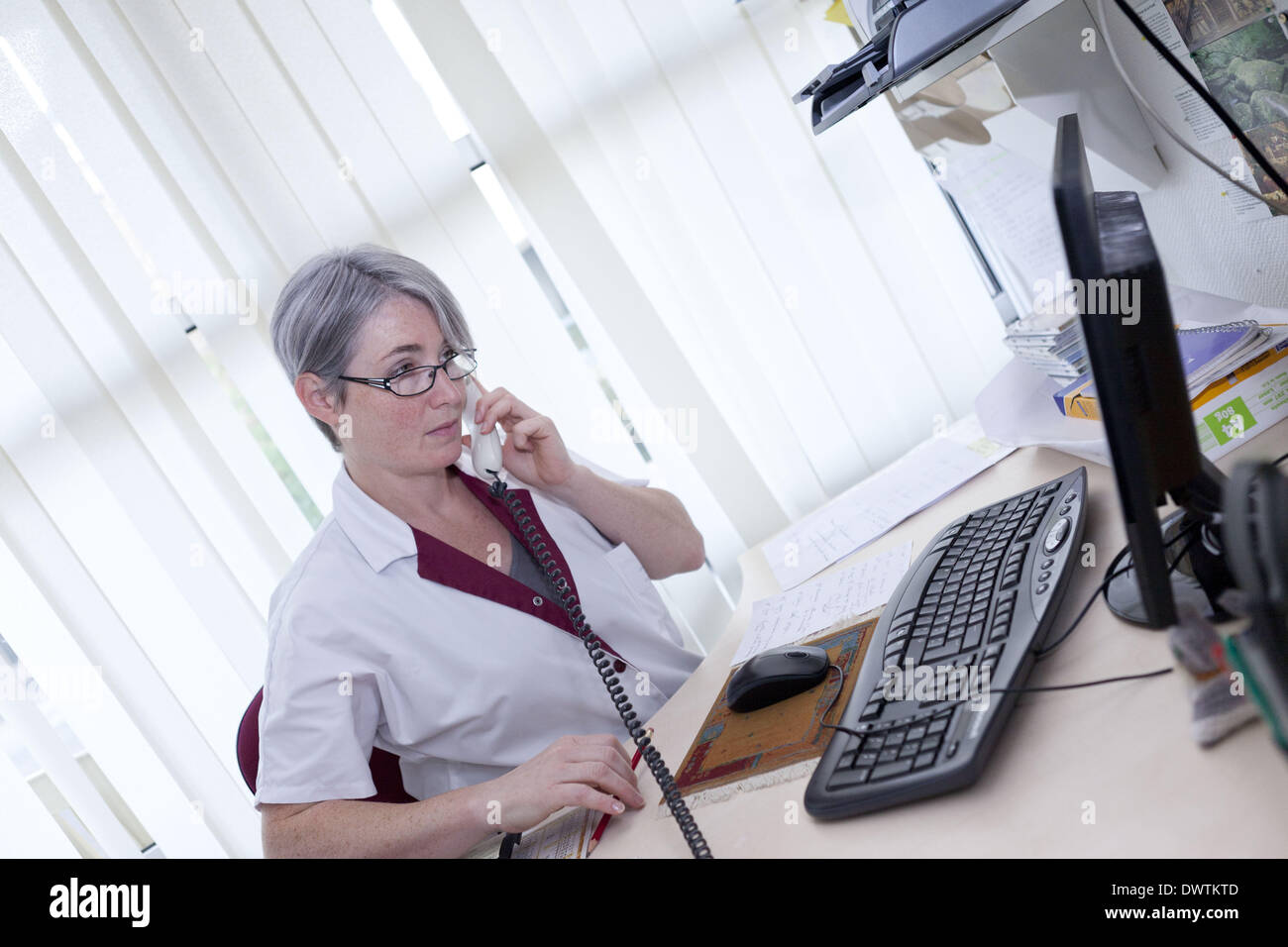 Nursing home computer staff hi-res stock photography and images - Alamy