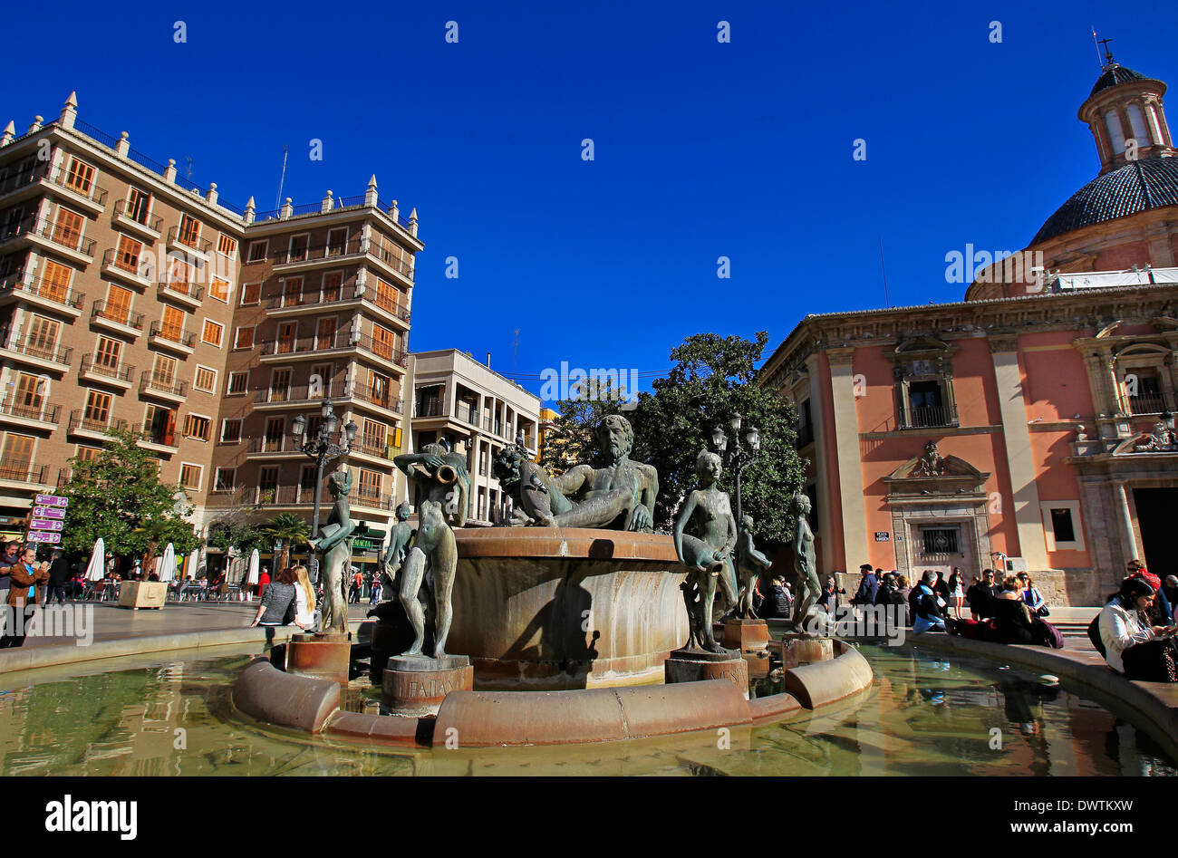 Fountain of Neptune in the Mare del Deo, Plaza de la Virgen, Valencia ...