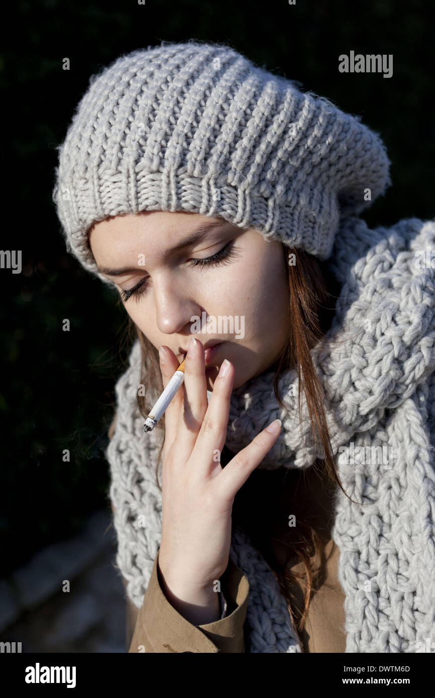 Tobacco teenage girl Stock Photo - Alamy