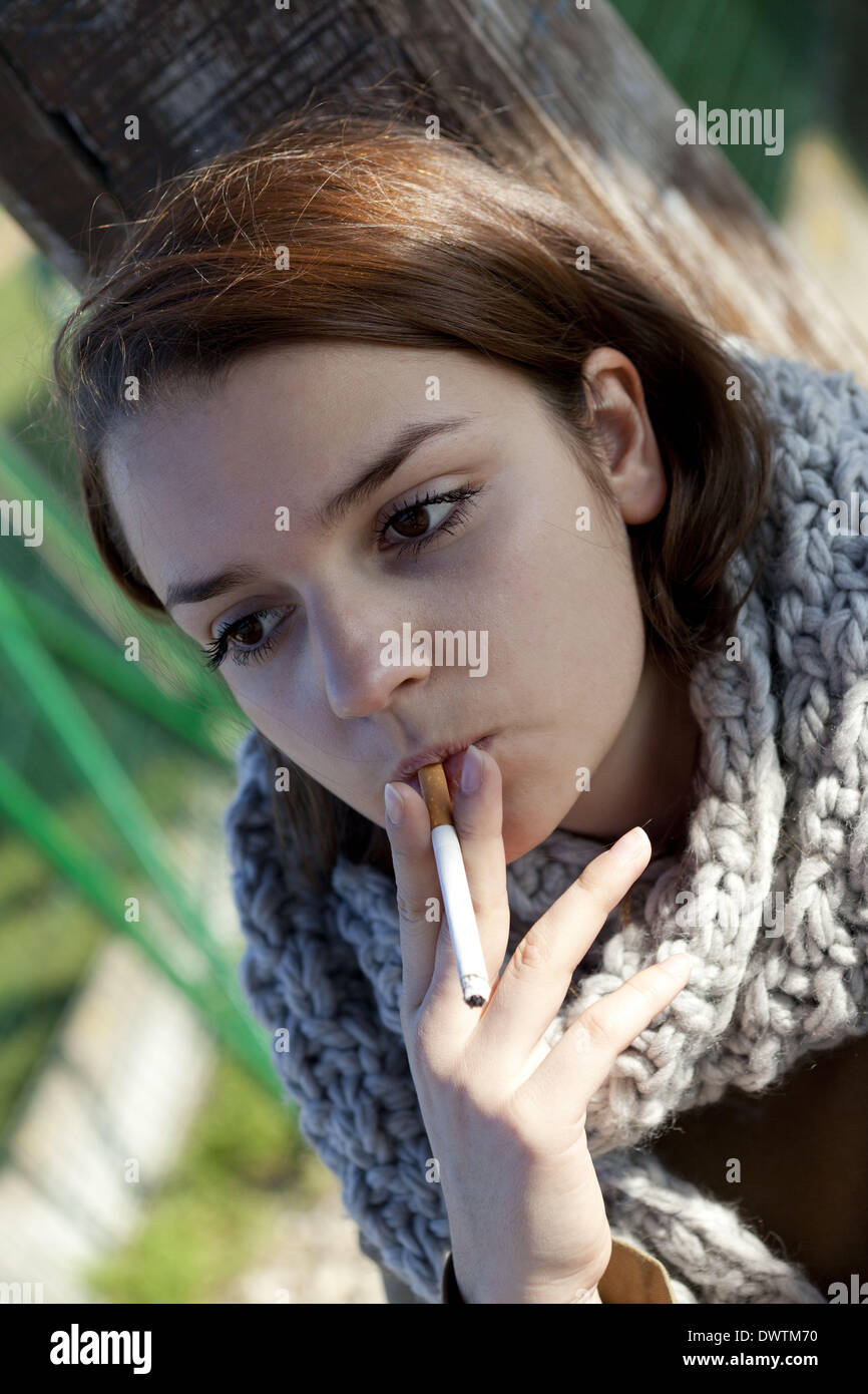 Tobacco teenage girl Stock Photo - Alamy