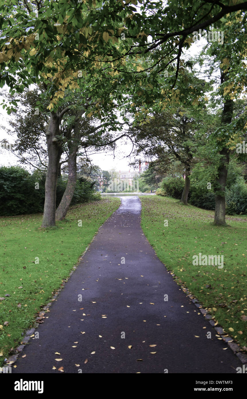 Stroll through park hi-res stock photography and images - Alamy