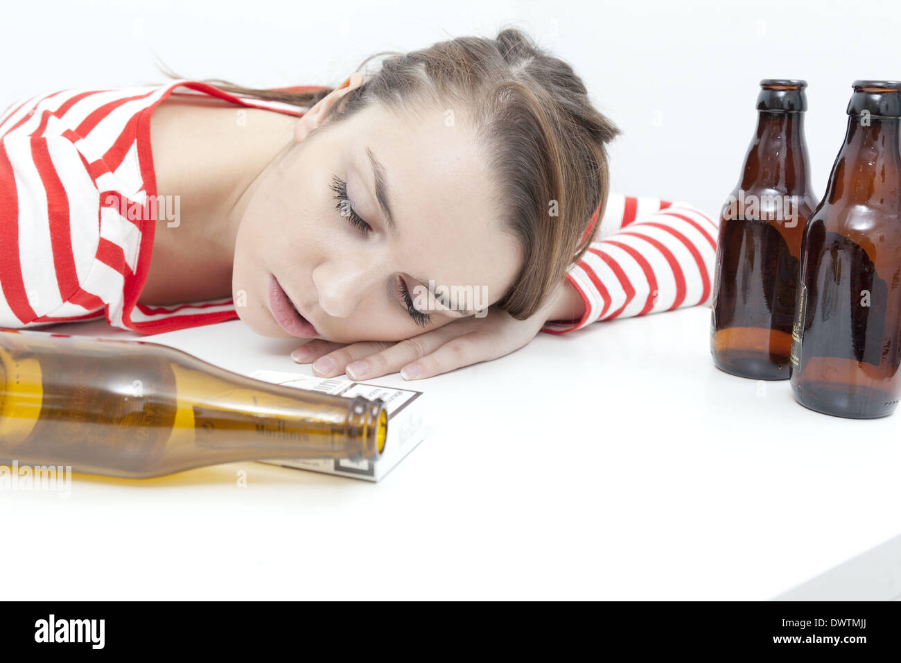 Alcohol teenage girl Stock Photo - Alamy