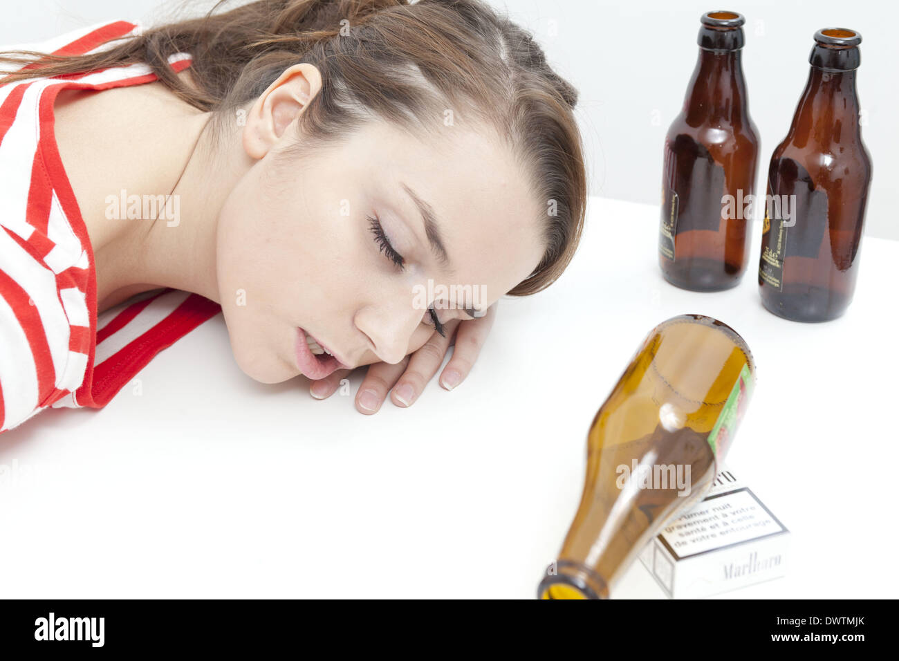 Alcohol teenage girl Stock Photo - Alamy
