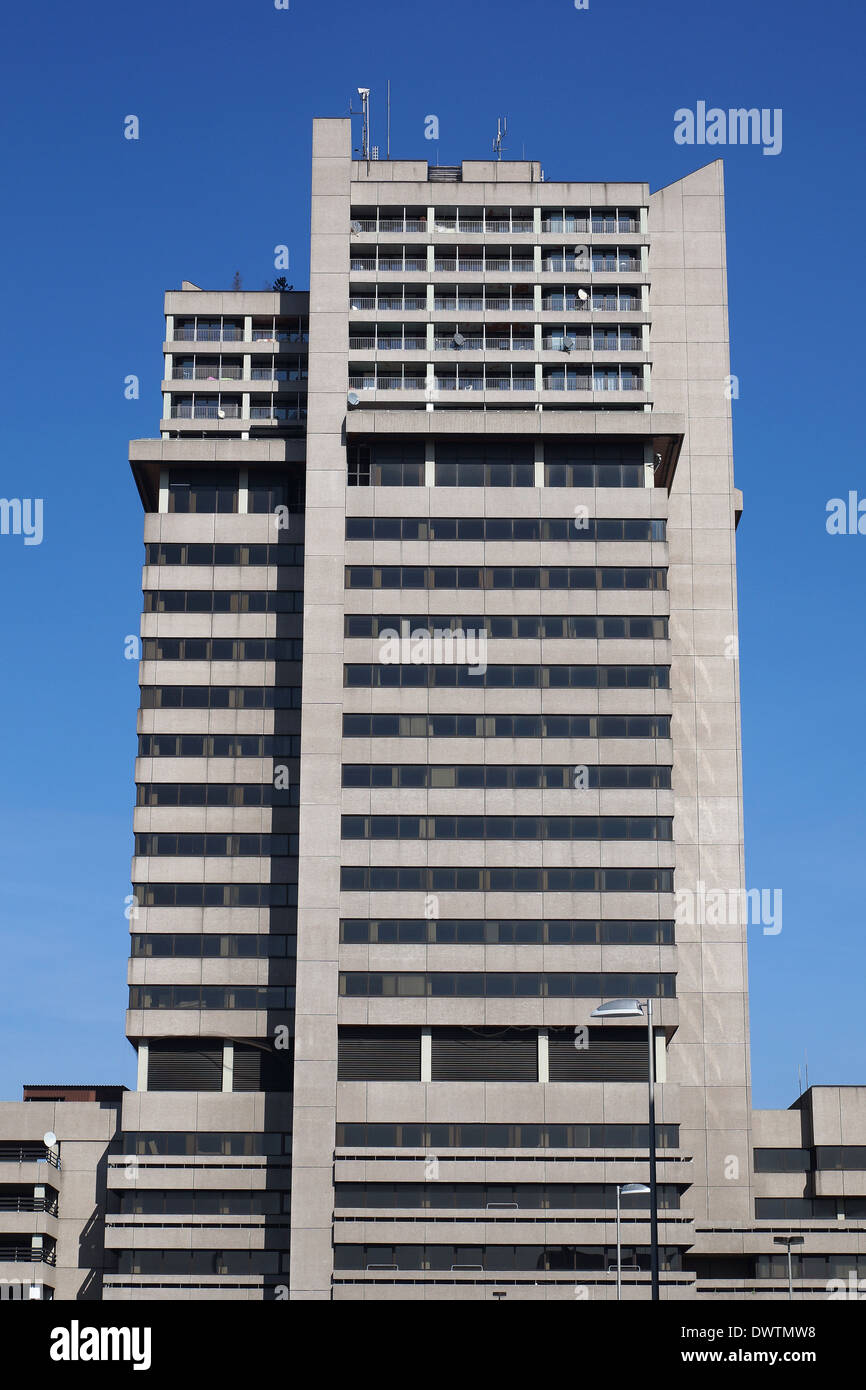 Brutalist 1970s architecture hi-res stock photography and images - Alamy