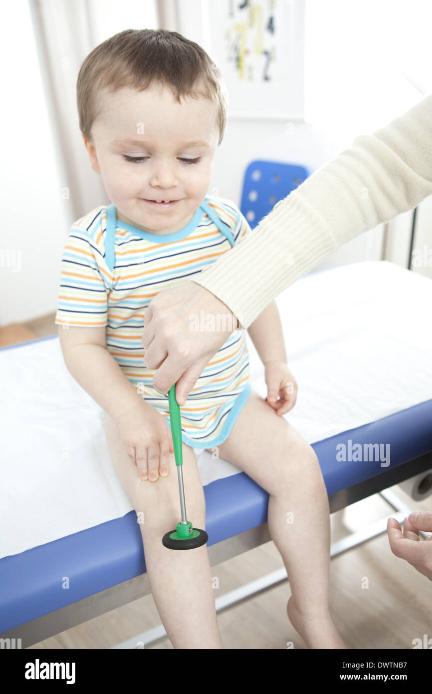 Reflex hammer child Stock Photo - Alamy