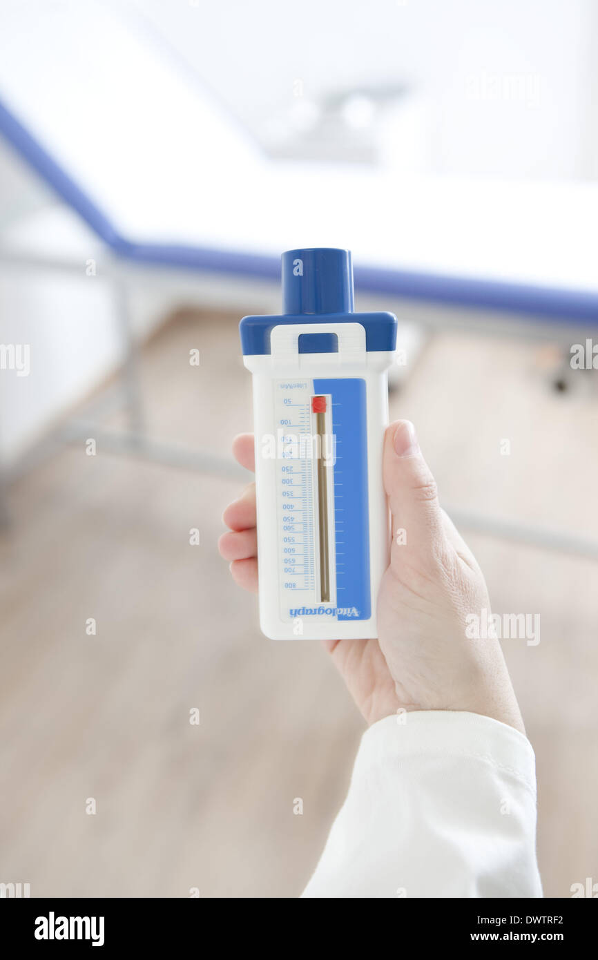 Spirometry hi-res stock photography and images - Alamy