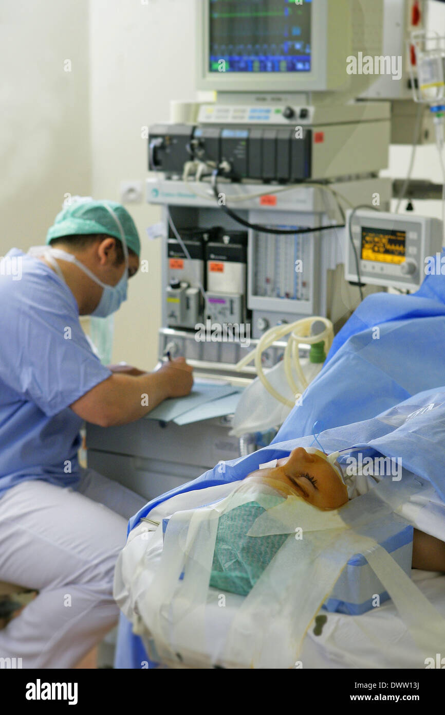 Vitrectomy High Resolution Stock Photography and Images - Alamy