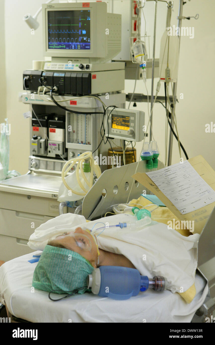 Anaesthesia hospital anesthesia general hi-res stock photography and ...