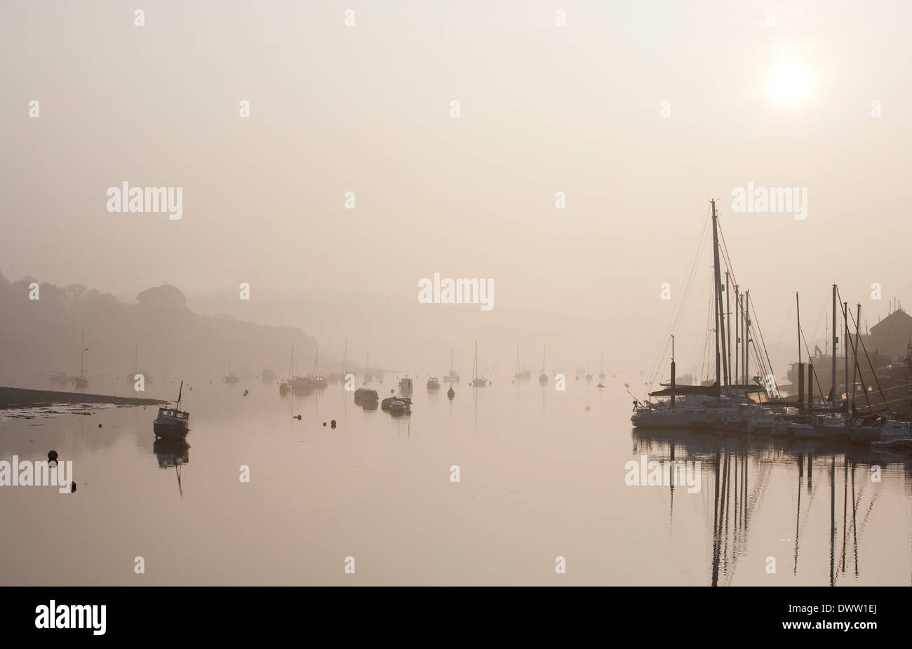 Fog and a river hi-res stock photography and images - Alamy