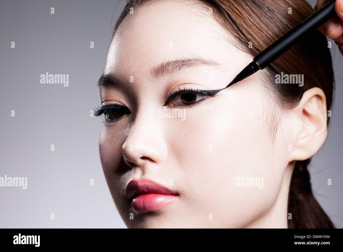 a woman getting a heavy eye make up Stock Photo - Alamy