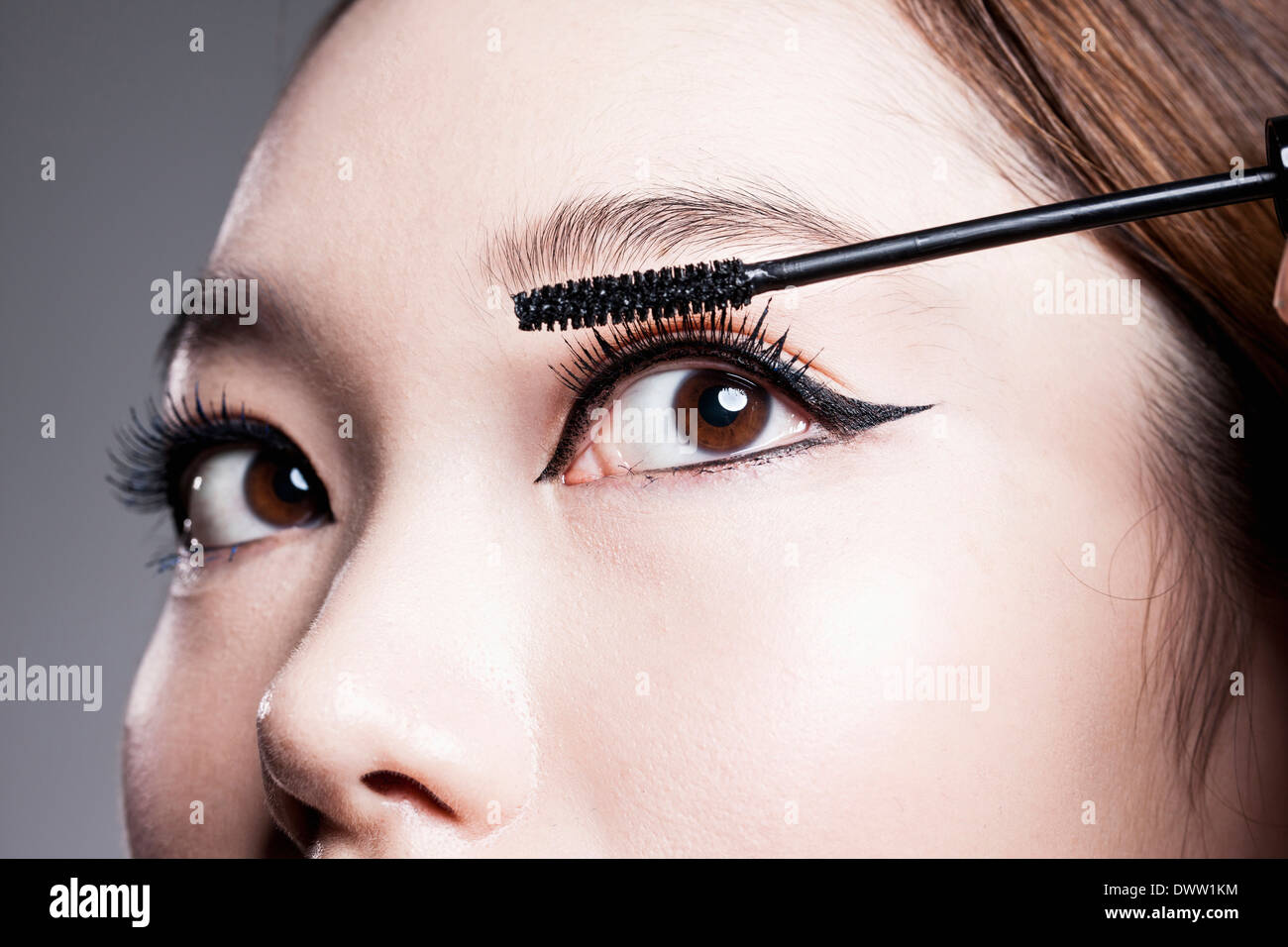 a woman getting a heavy eye make up Stock Photo - Alamy