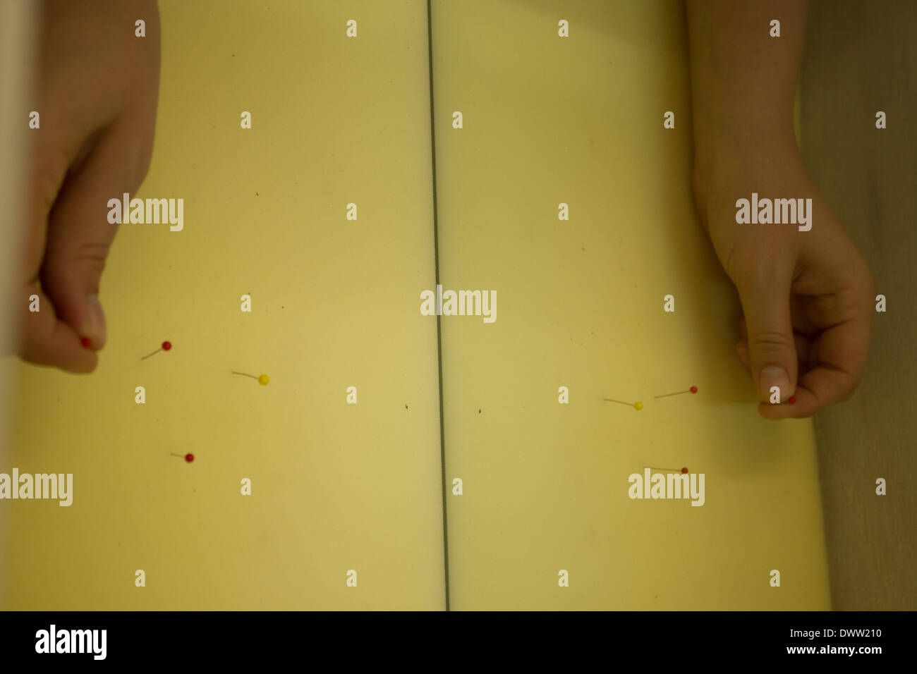 Mirror box ergotherapy Stock Photo - Alamy