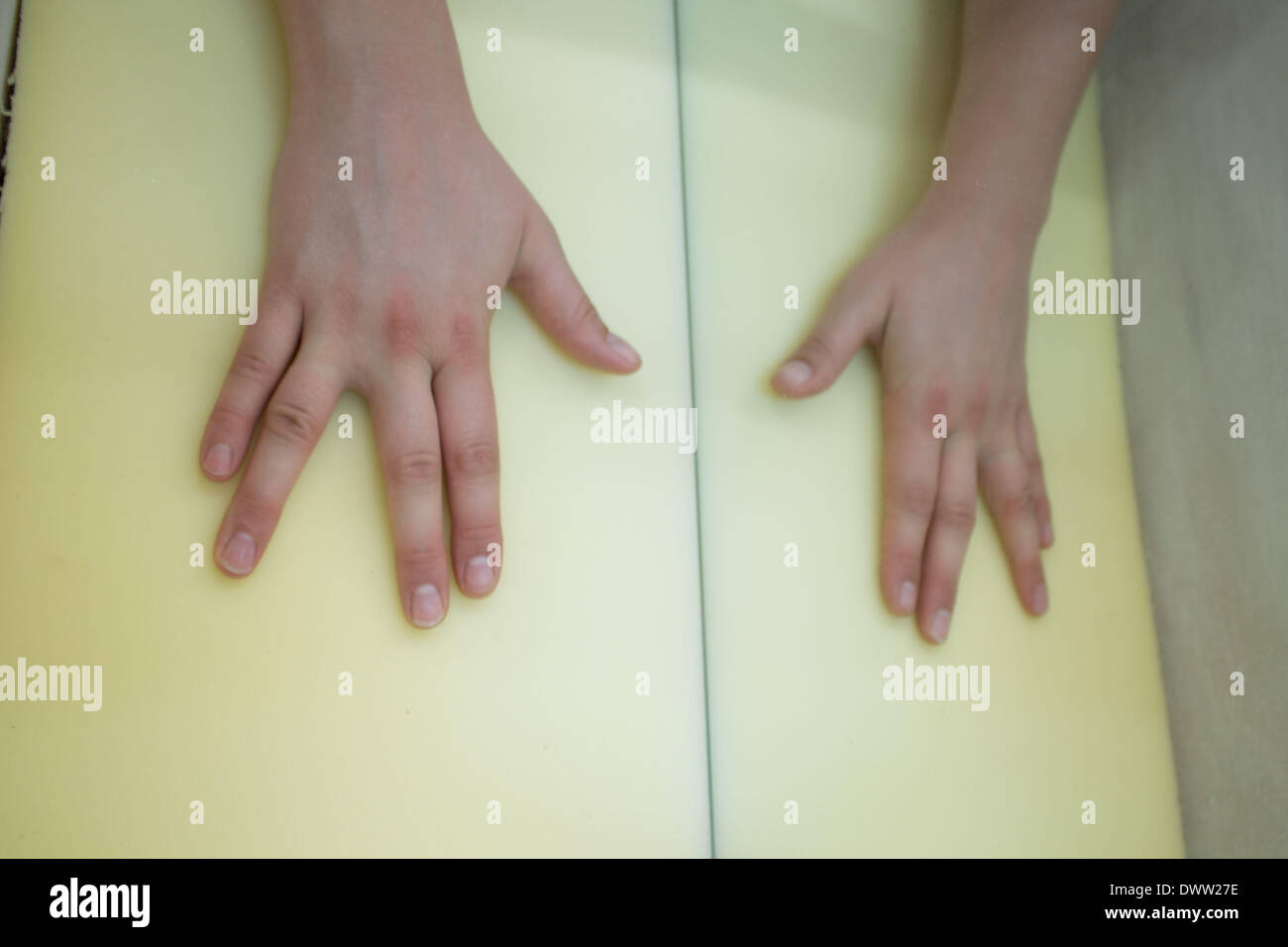 Mirror box ergotherapy Stock Photo - Alamy