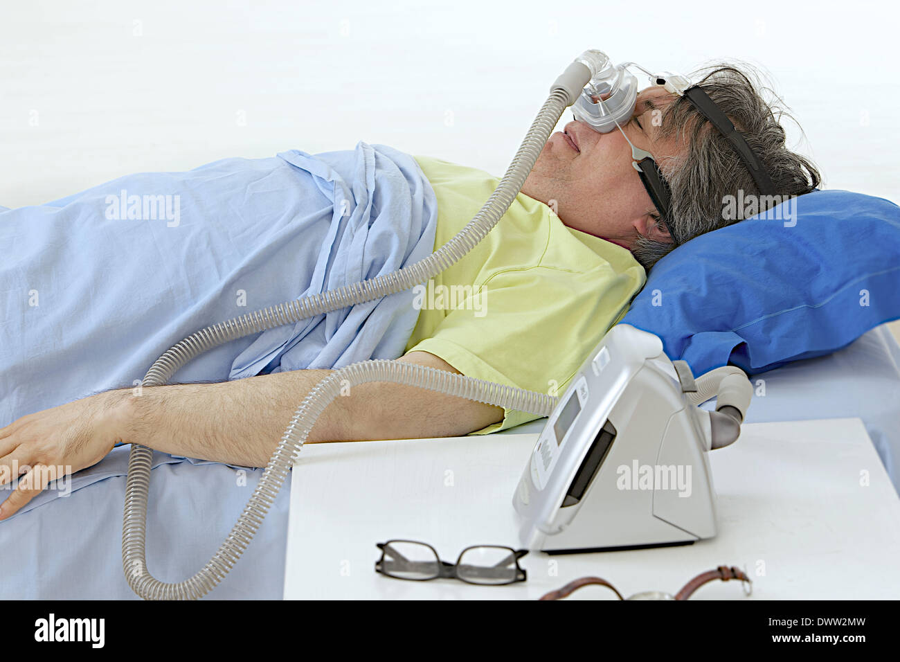 Sleep apnea oxygen mask hi-res stock photography and images - Alamy