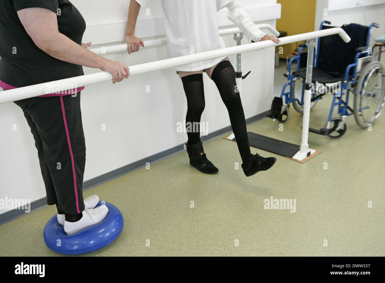 Compression balance hi-res stock photography and images - Alamy