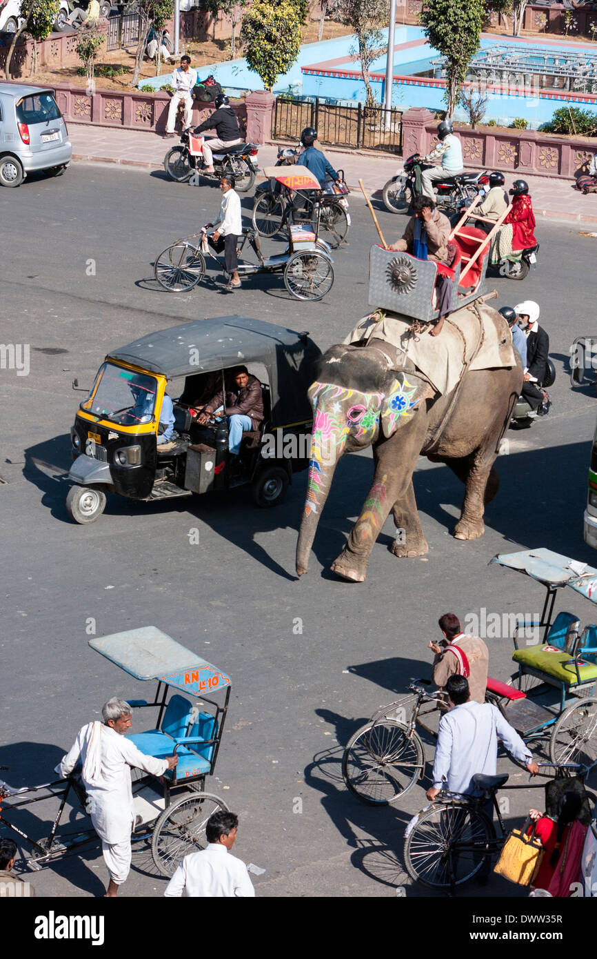 Jaipur, Rajasthan, India. Mid-day Traffic in Downtown Jaipur Stock ...