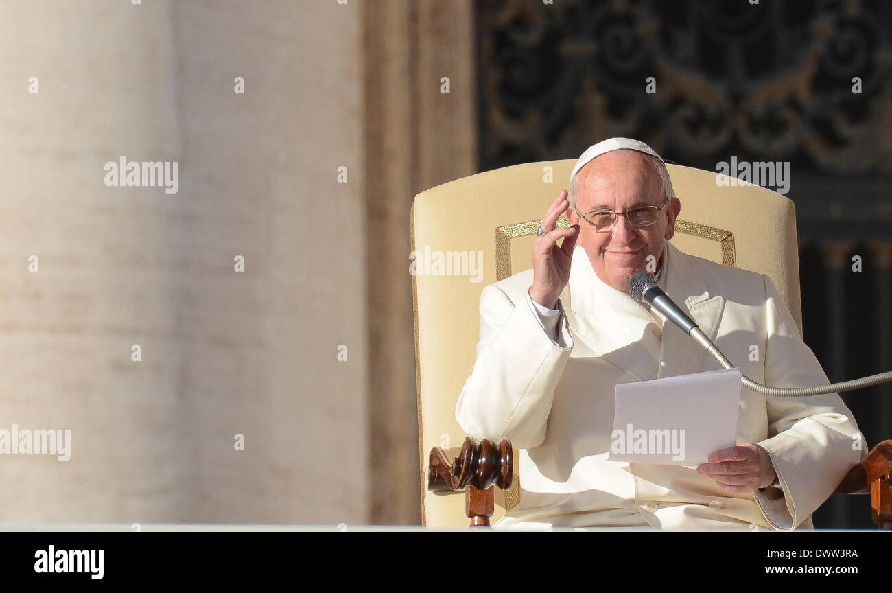 Pope francis 2013 december hi-res stock photography and images - Alamy