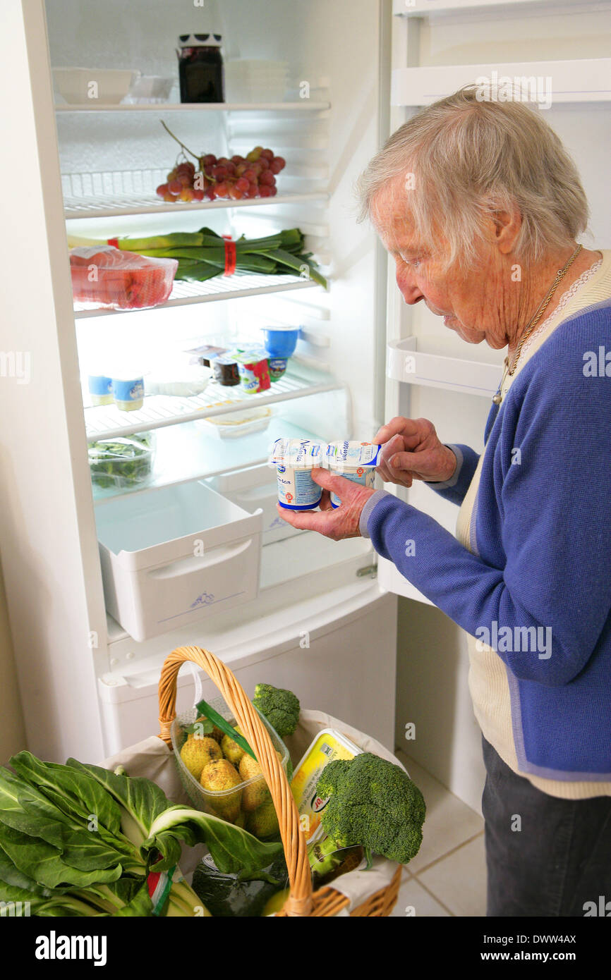 Seventies kitchen hi-res stock photography and images - Alamy