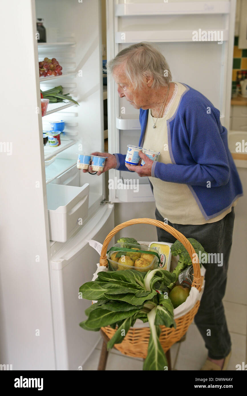 Seventies kitchen hi-res stock photography and images - Alamy
