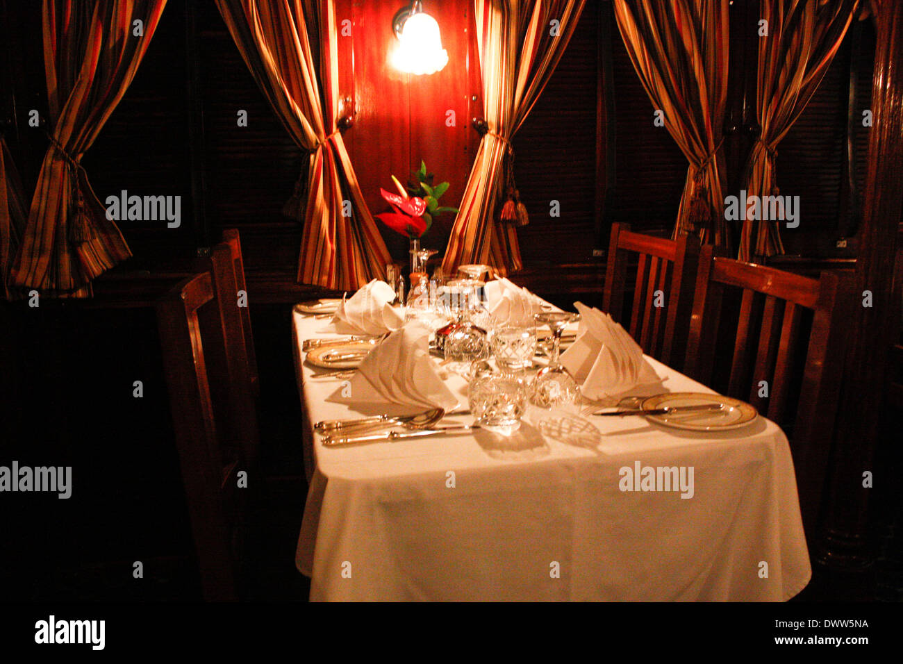 Rail car dining hi-res stock photography and images - Alamy