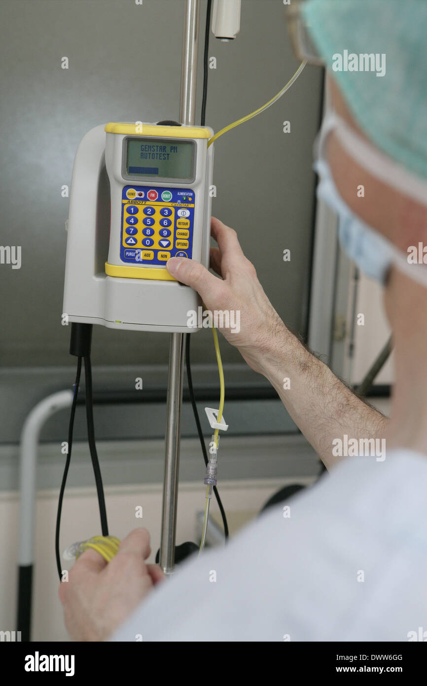 Anesthesiologist epidural hi-res stock photography and images - Alamy