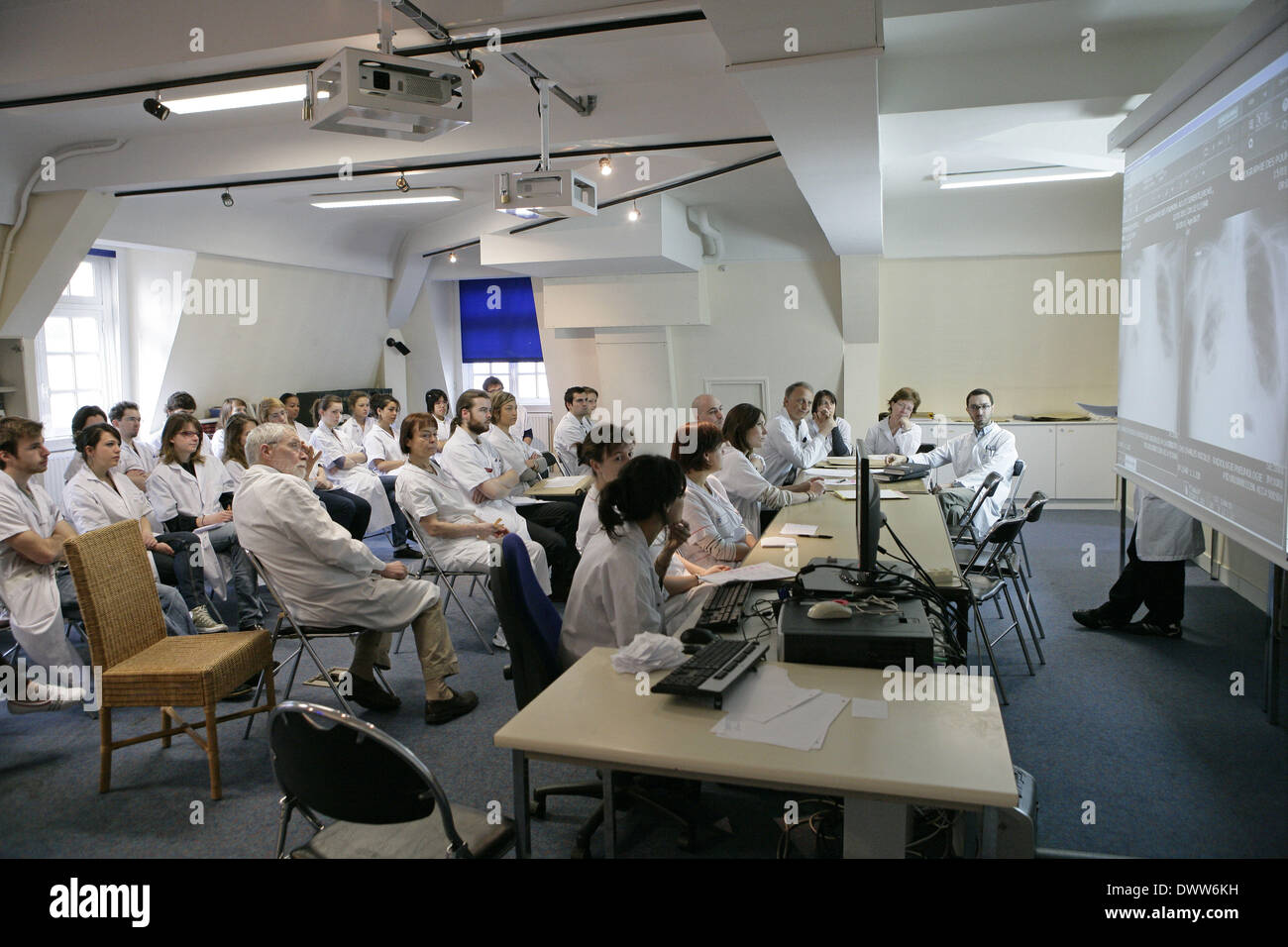 Debriefing medical hi-res stock photography and images - Alamy