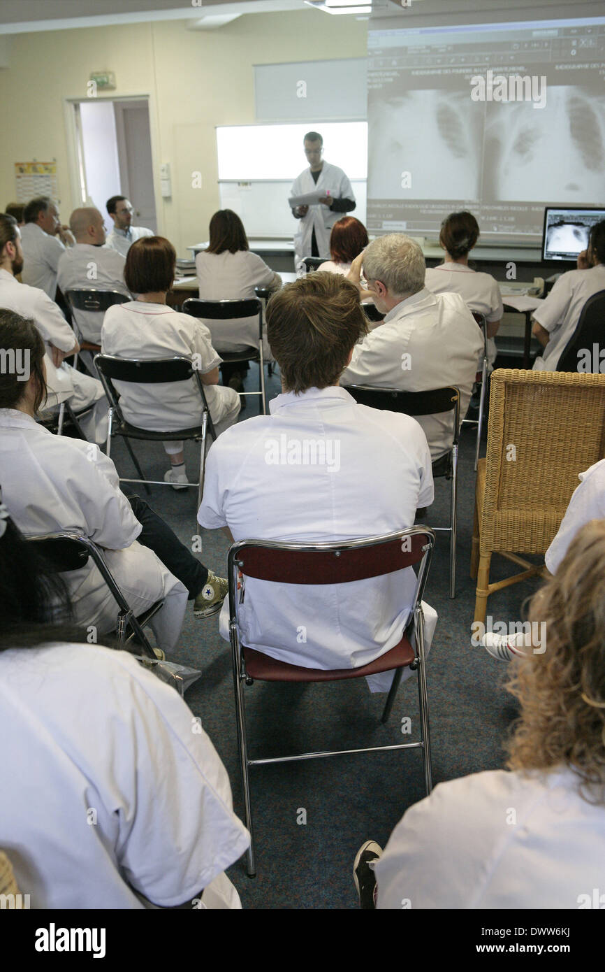 Debriefing medical hi-res stock photography and images - Alamy