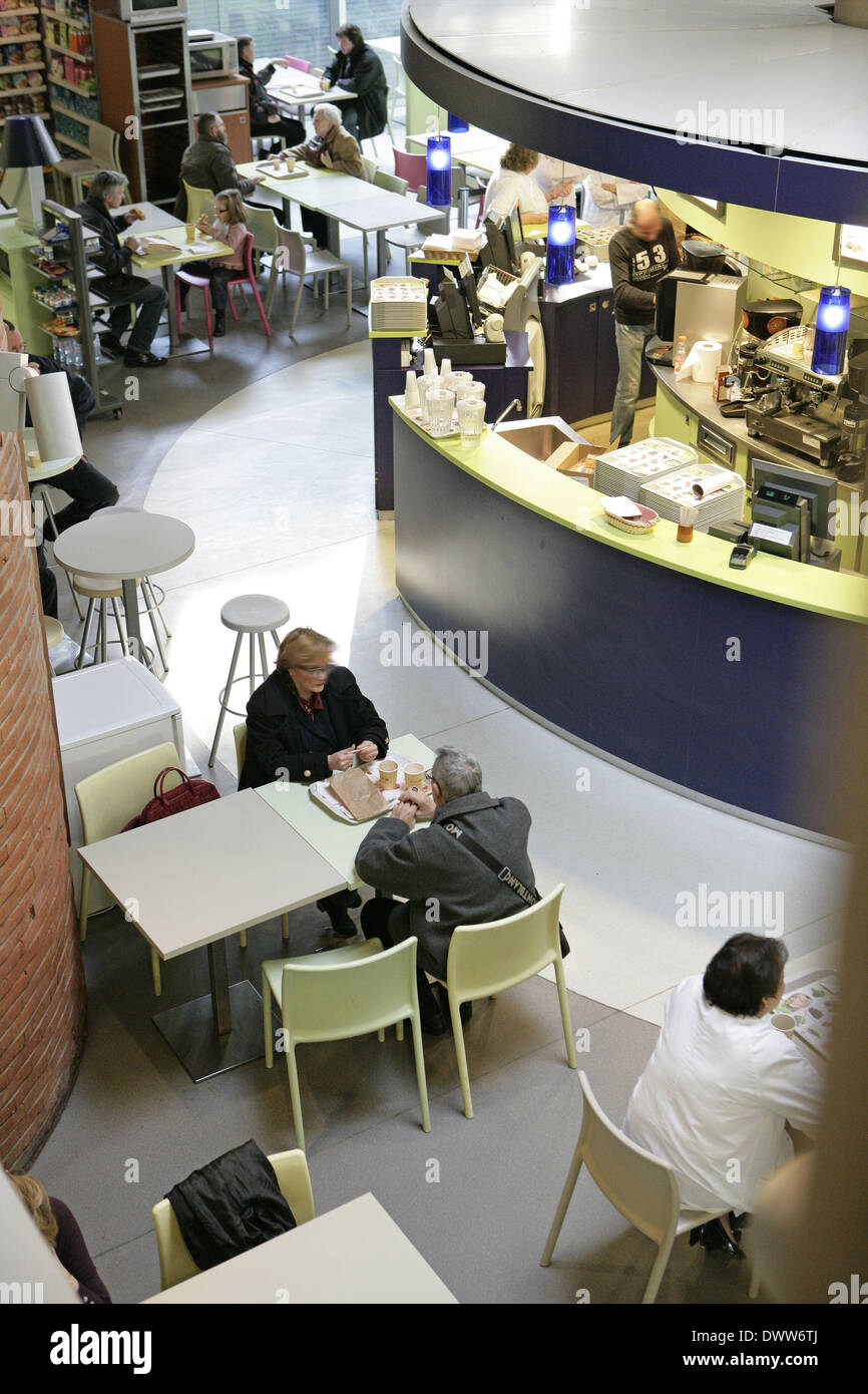 Hospital coffee shop hi-res stock photography and images - Alamy