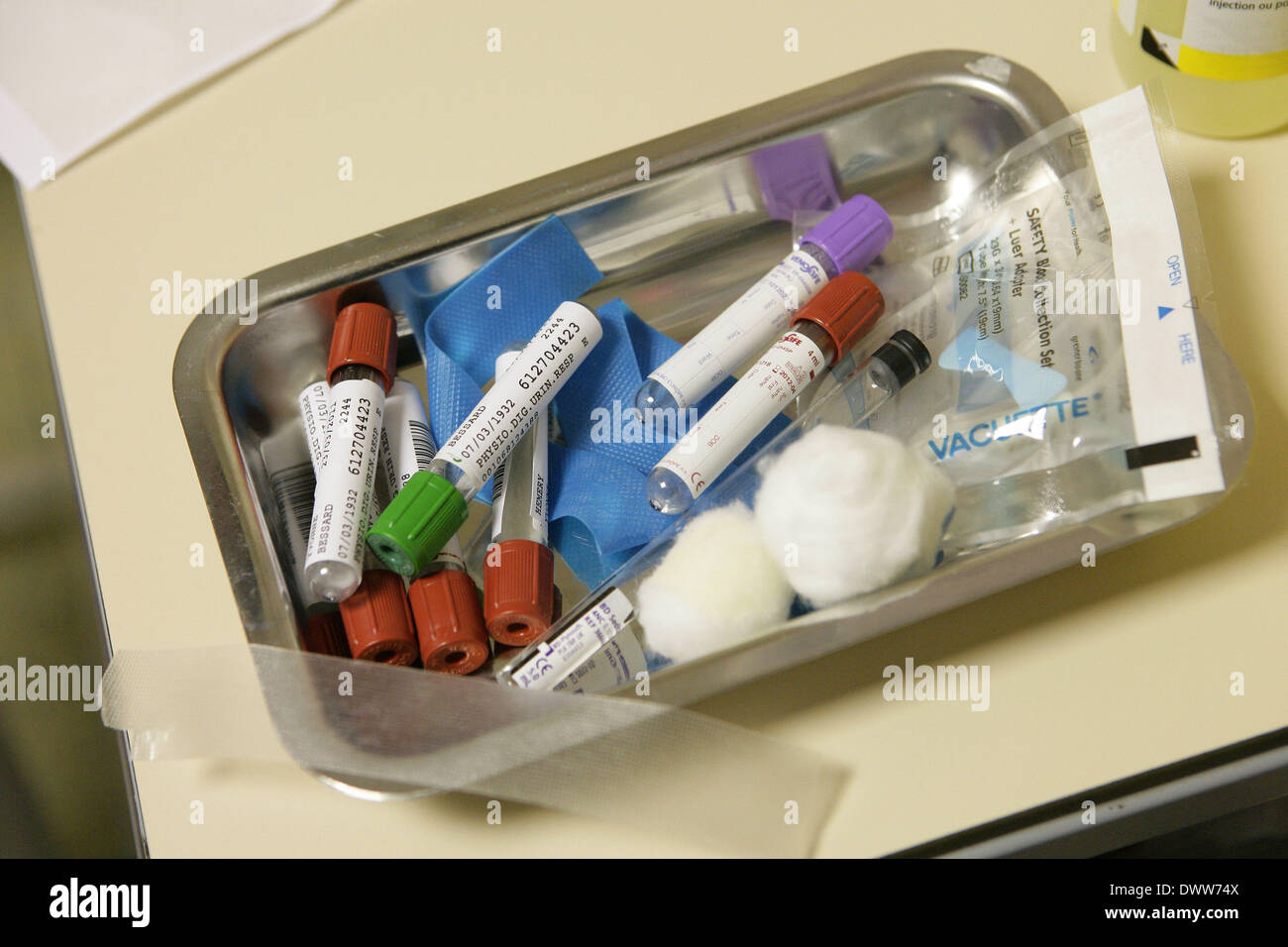 Specimen collection blood hi-res stock photography and images - Alamy
