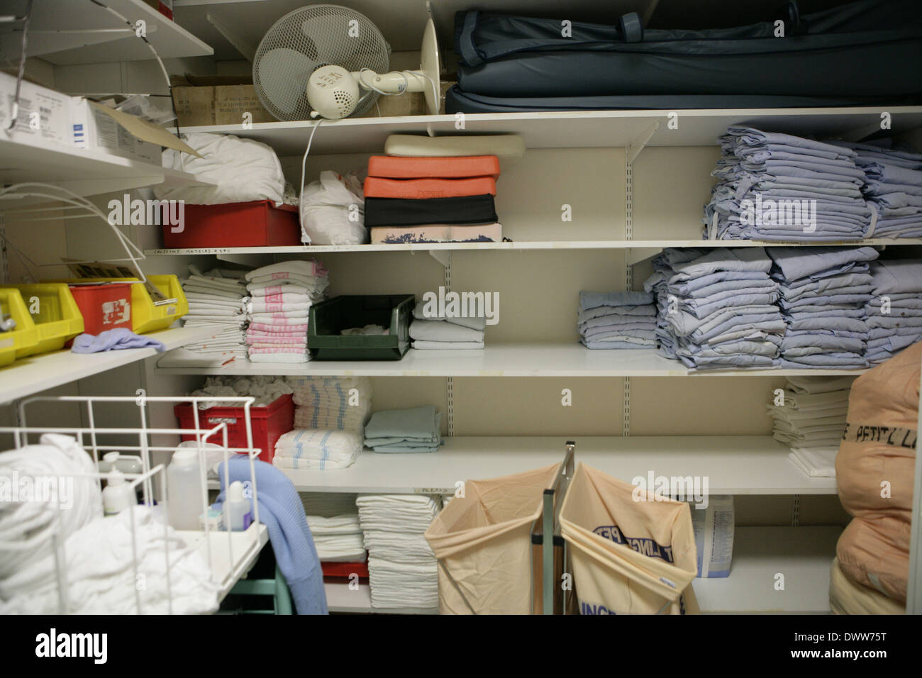 Hospital linen storage hi-res stock photography and images - Alamy