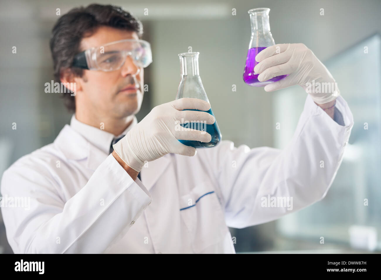 Laboratory conical flasks hi-res stock photography and images - Alamy Laboratory conical flasks hi-res stock photography and images - Alamy