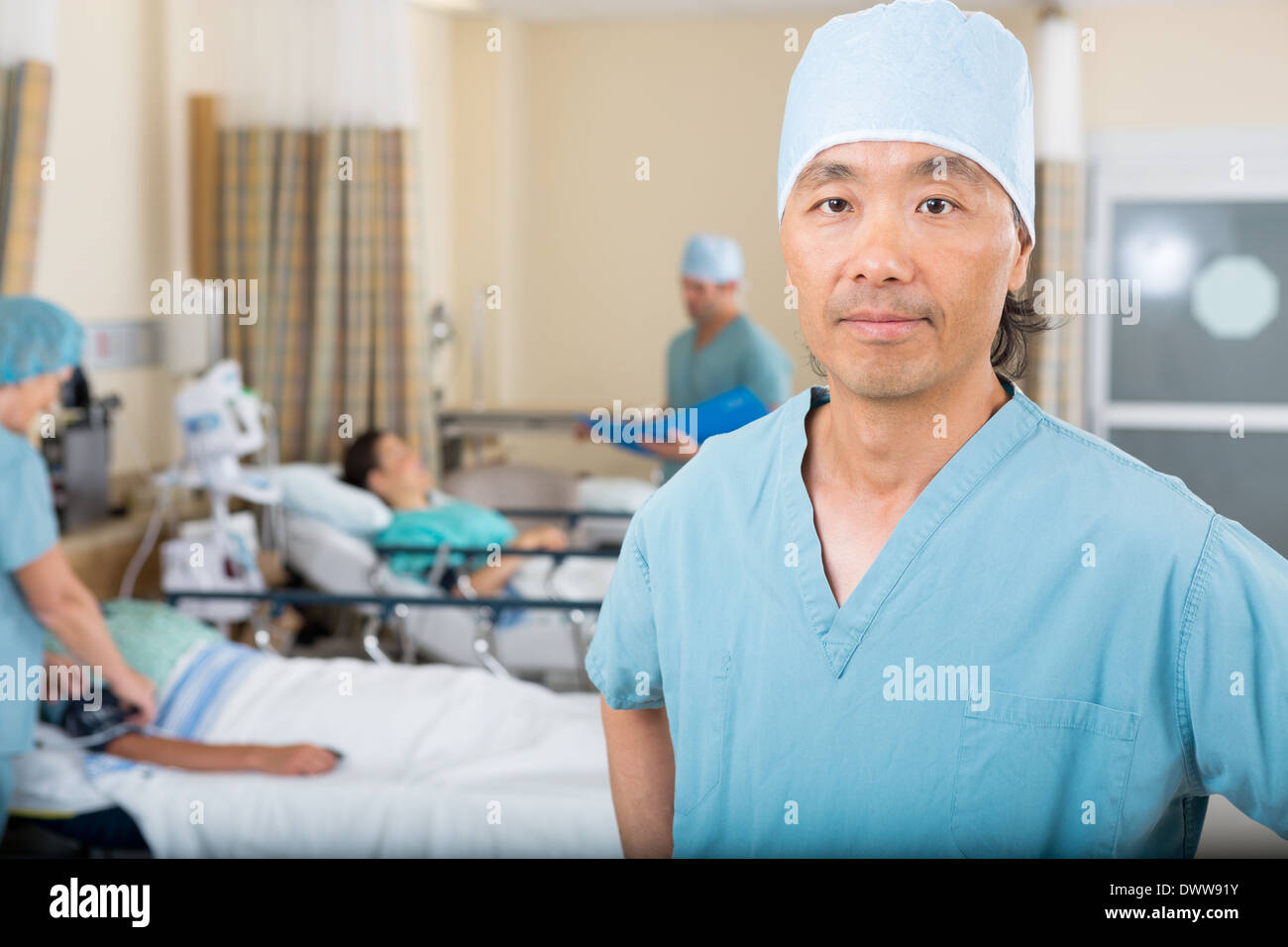 Hospital post operative recovery room hi-res stock photography and ...