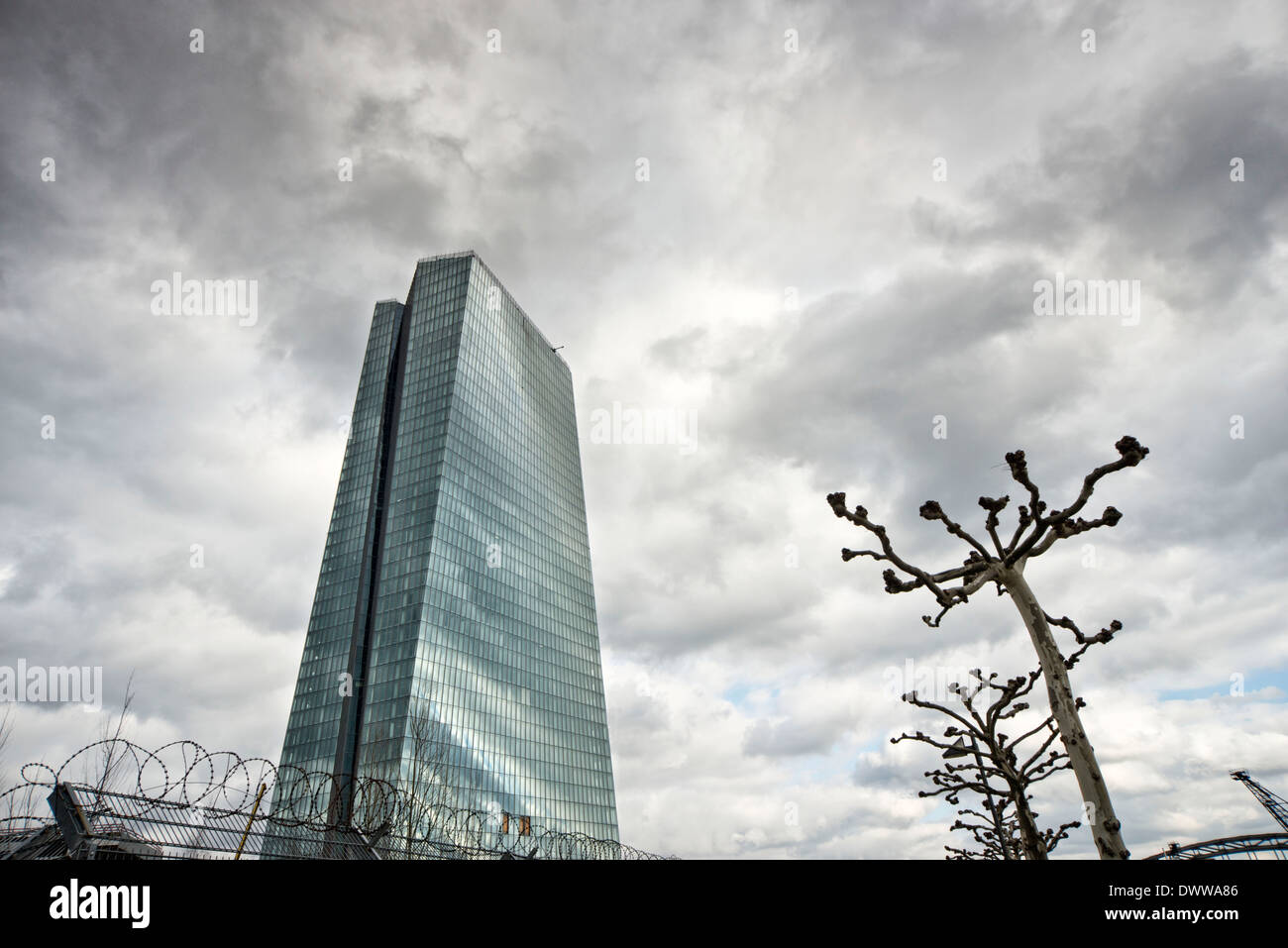New ecb building beside the river main hi-res stock photography and ...