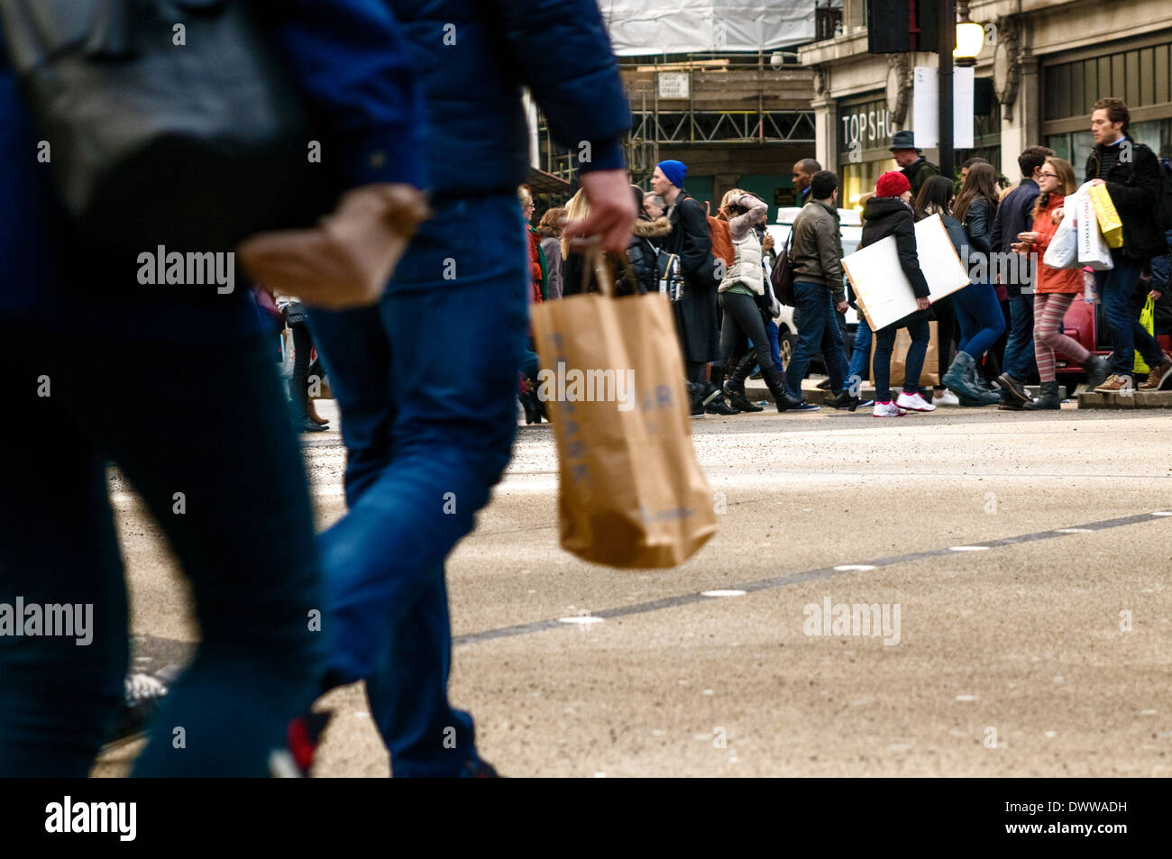 Crowd Using The X-Crossing At Oxford Circus, London Stock Photo - Alamy