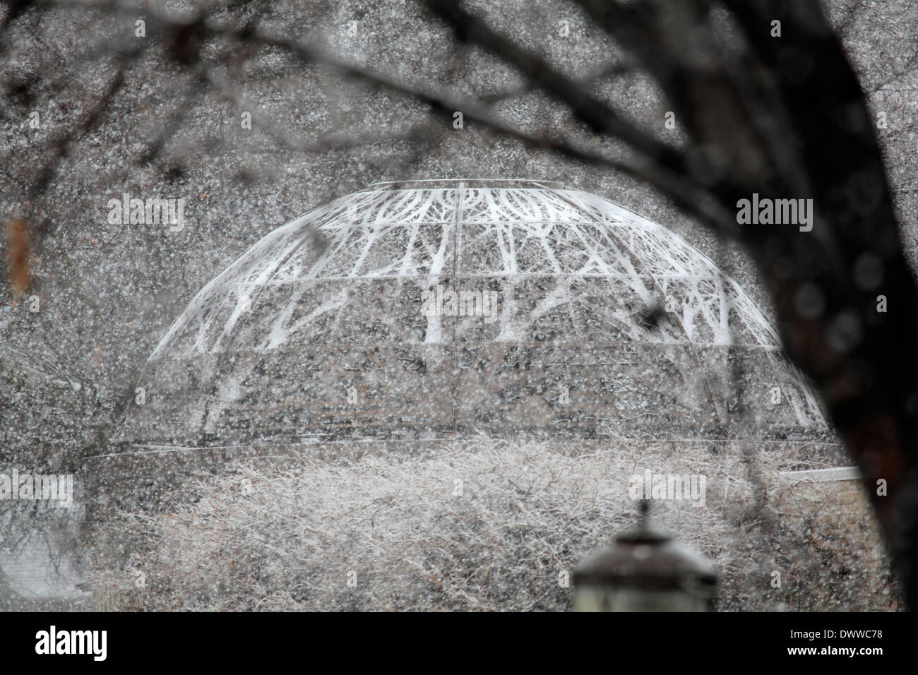 Garden dome hi-res stock photography and images - Alamy