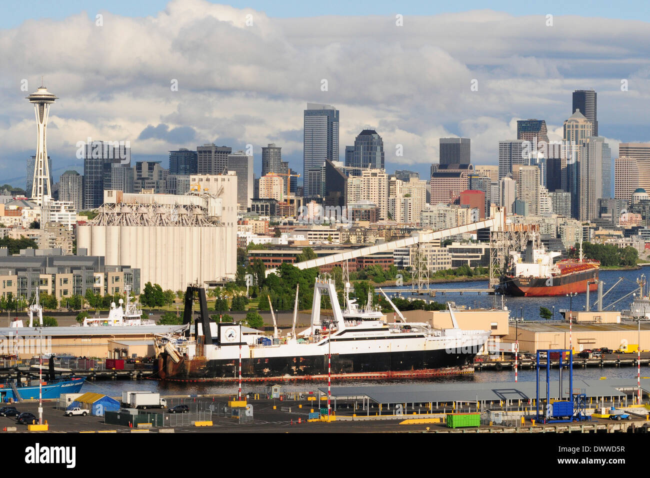 Cityscape of Seattle, Washington State,USA. Waterfront with ships and ...