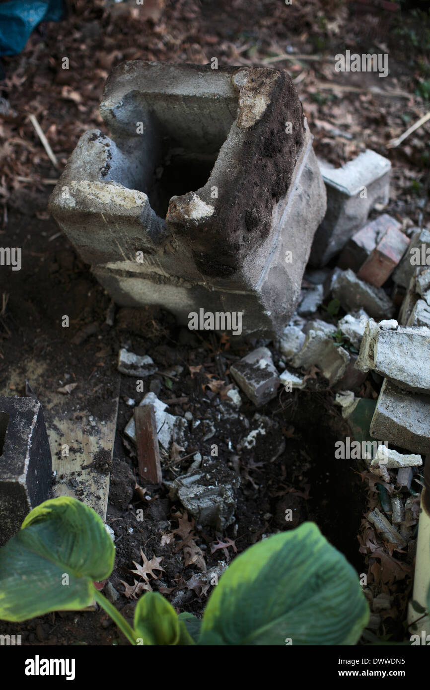 Hollow square concrete blocks Stock Photo - Alamy