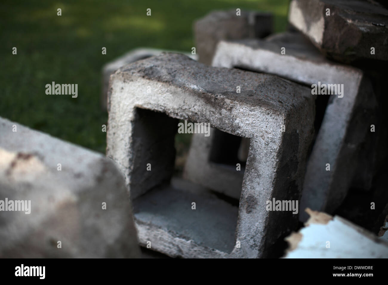 Hollow blocks hi-res stock photography and images - Alamy