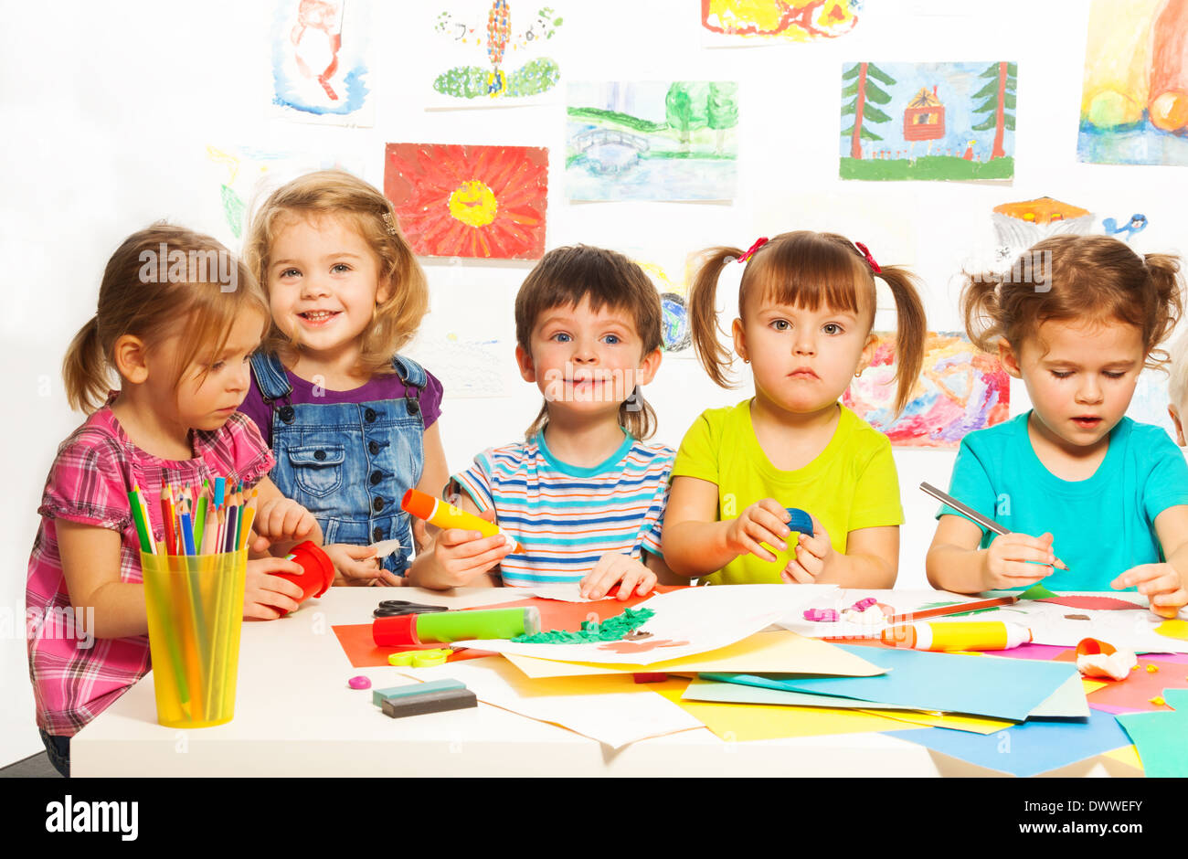 Children classroom group art glue hi-res stock photography and images ...